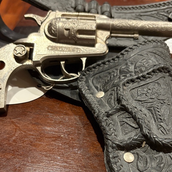 Hubley | Toys | Silver And Black Toy Revolver With Holster | Poshmark